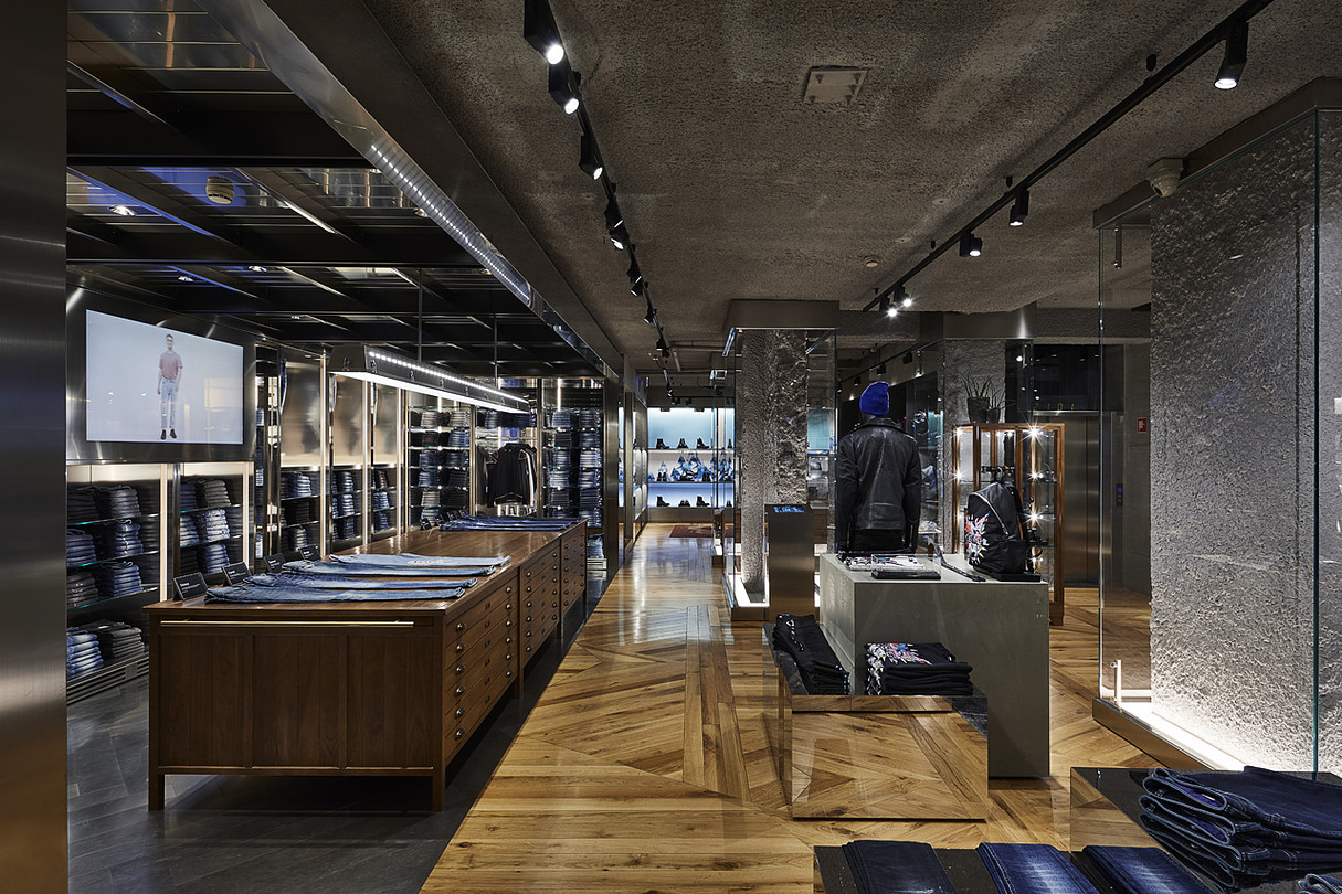 DIESEL STORE MILANO SAN BABILA | Wonderwall